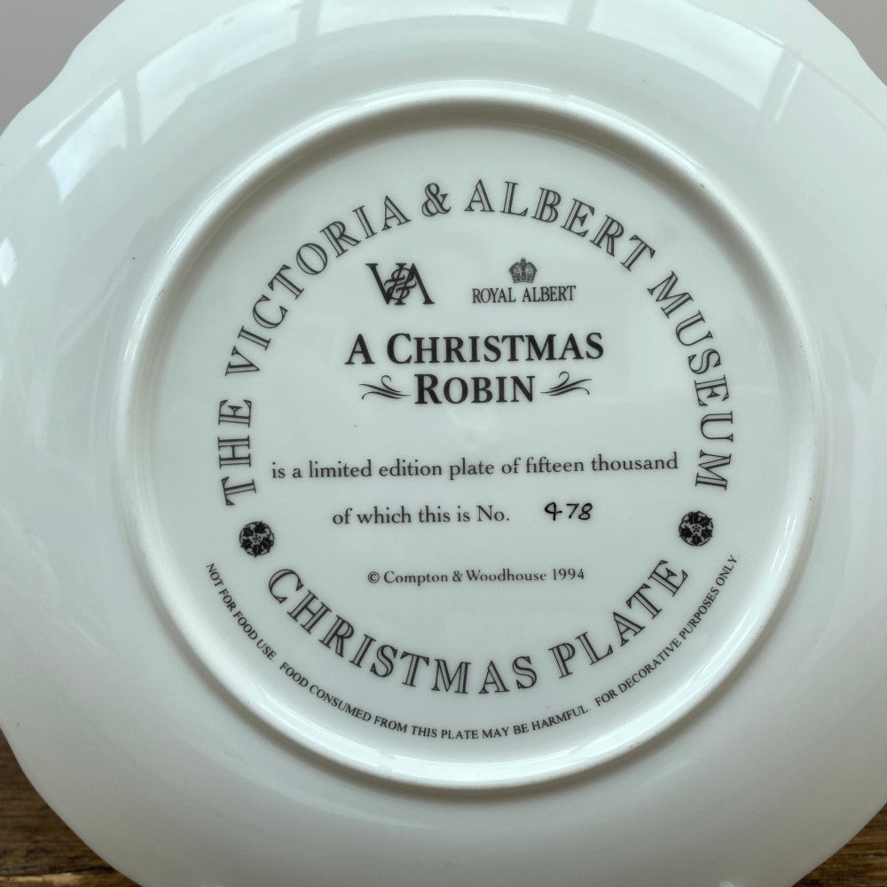 Royal Albert "Decorative Plates" A Christmas Robin (Victoria & Albert ...