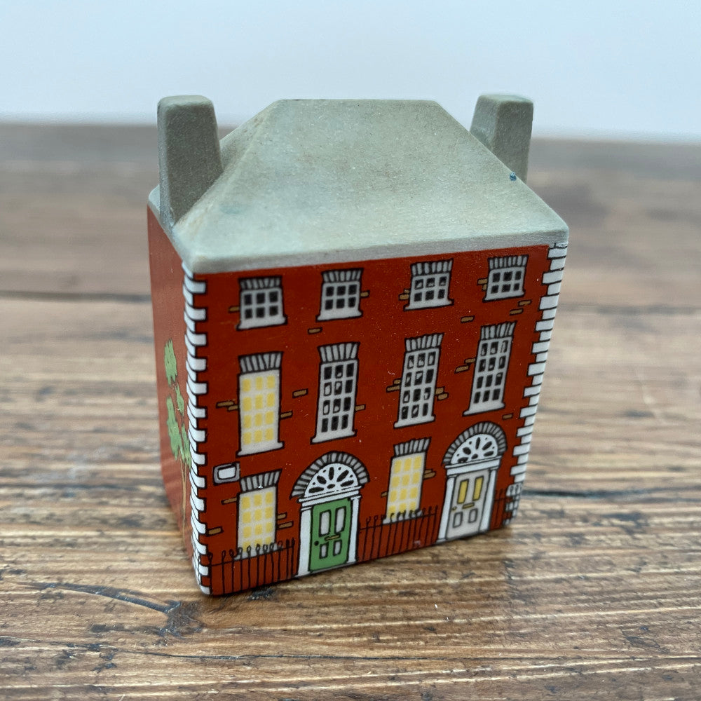 Wade Ireland "Bally Whim Village Set" - 3 Storey Building – MrPottery