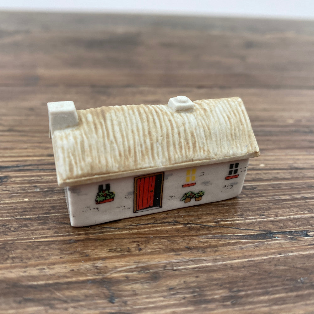 Wade "Bally Whim Village Set" - Unknown Single Storey Thatch Cottage ...