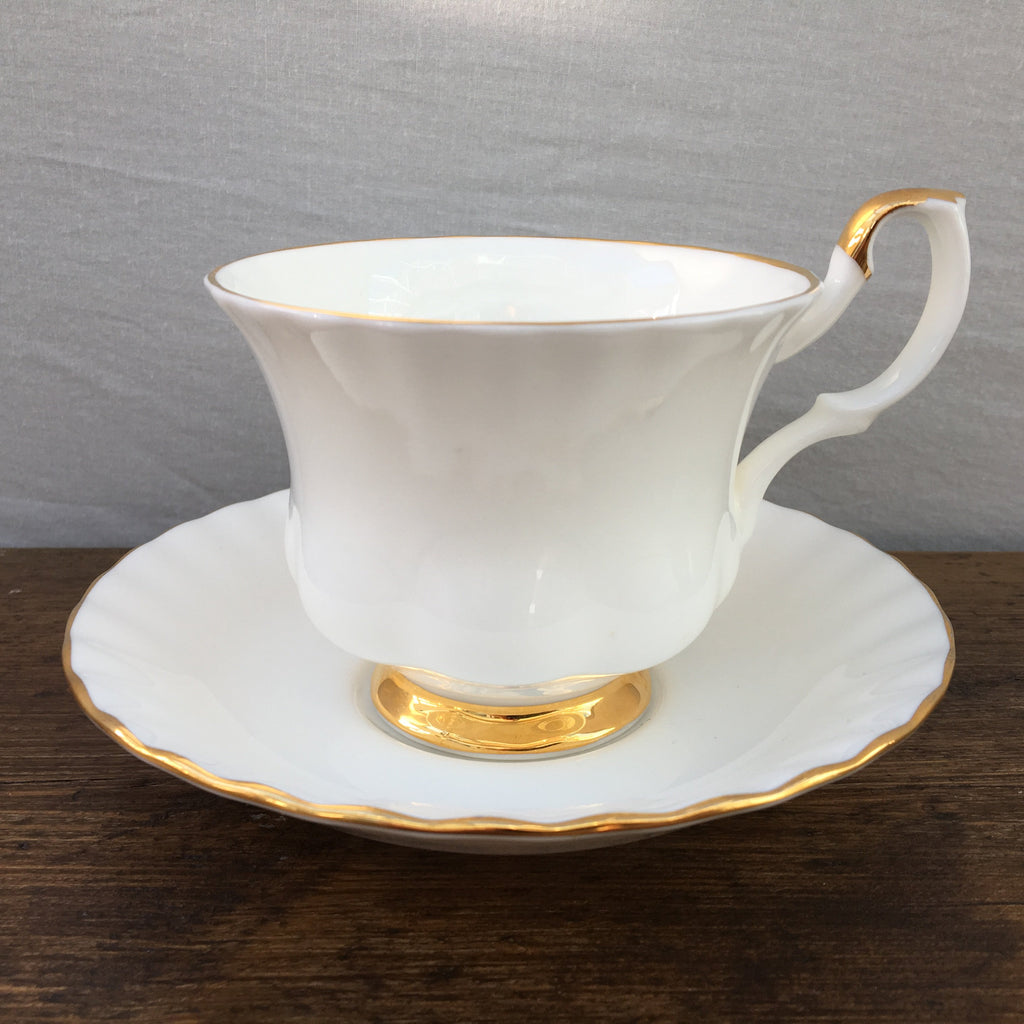 Royal Albert "Val D'or" Tea Cup (Montrose Shape) – MrPottery