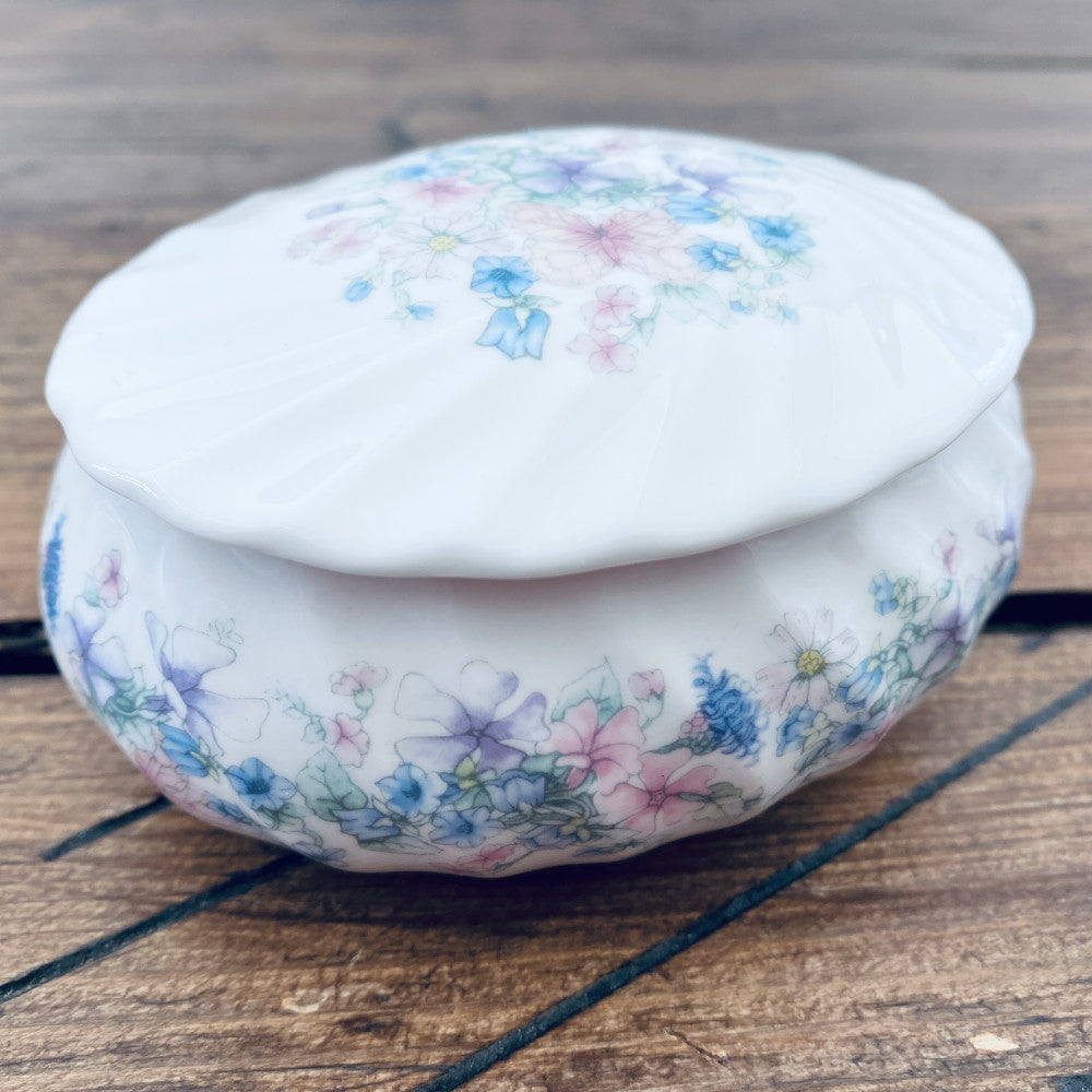 Wedgwood "Angela (Fluted Edge)" Oval Trinket Box – MrPottery